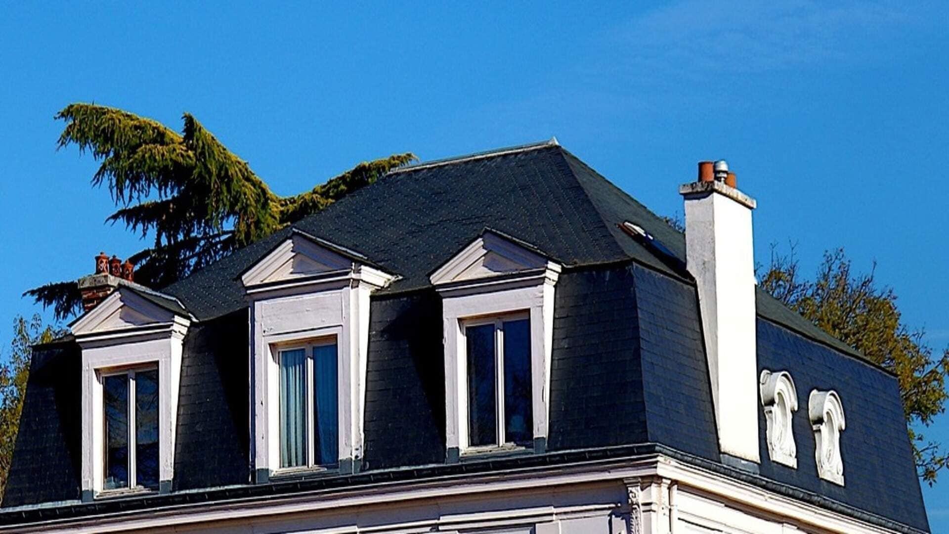 What is a Mansard Roof? | INSTANT ROOFER